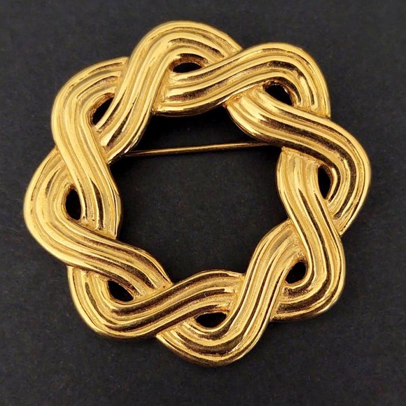 Monet | Jewelry | Monet Gold Wreath Shaped Brooch | Poshmark